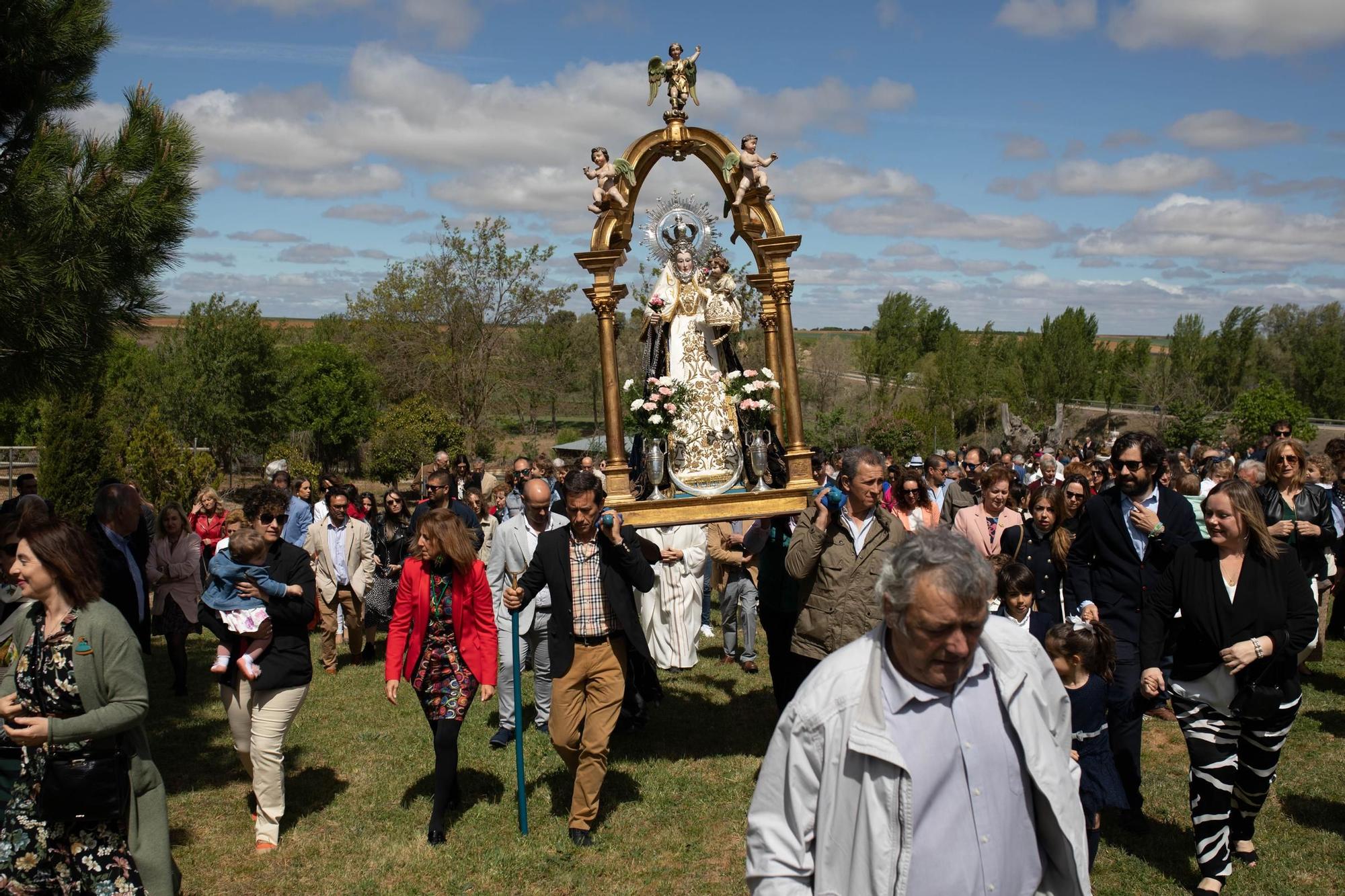 GALERIA | La romería de la Virgen del Olmo, en imágenes
