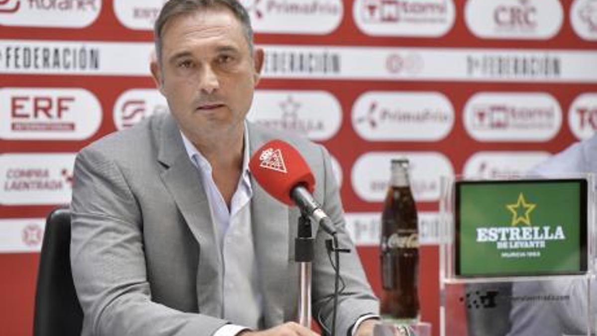 Javi Recio, con mucho trabajo aún por hacer en el Real Murcia