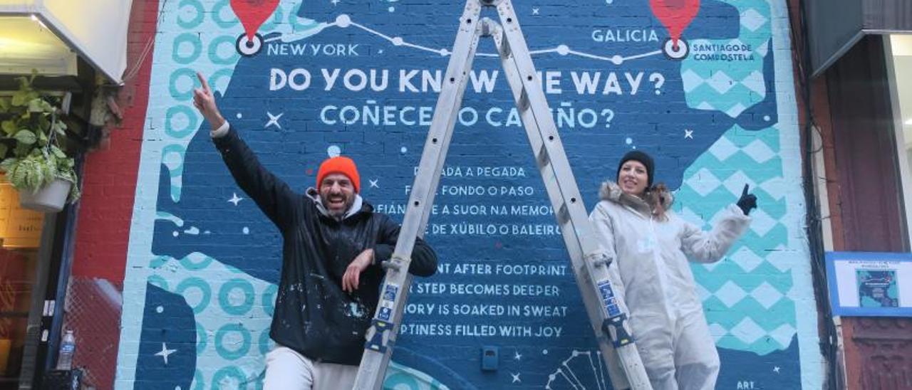 La artista viguesa Vanesa Álvarez pinta un mural sobre el Camino de ...