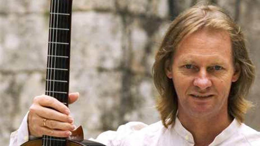 Las maestría de David Russell abre el ciclo de guitarra del ADDA