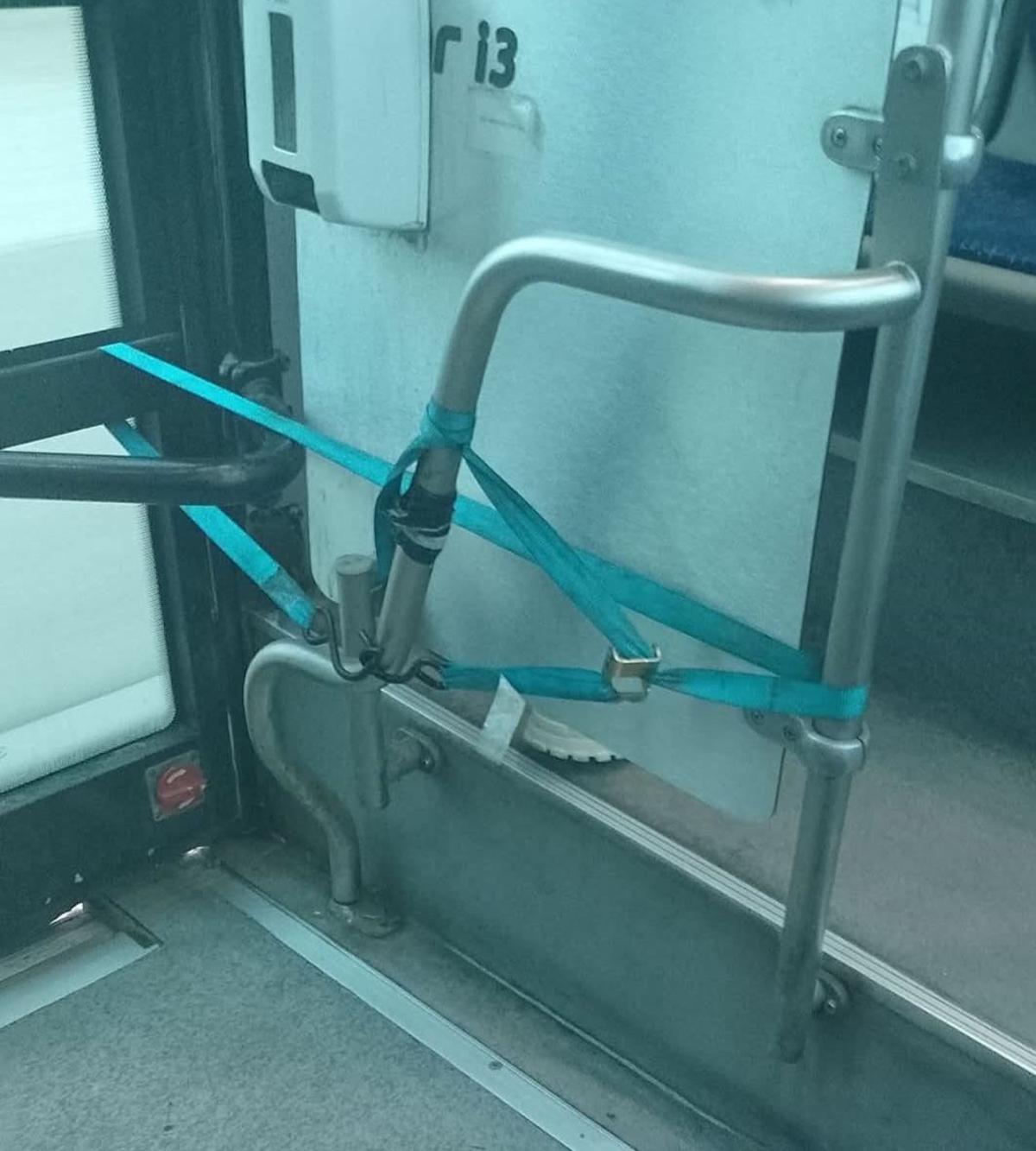 Garrapinillos se "harta" de esperar por sus nuevos buses