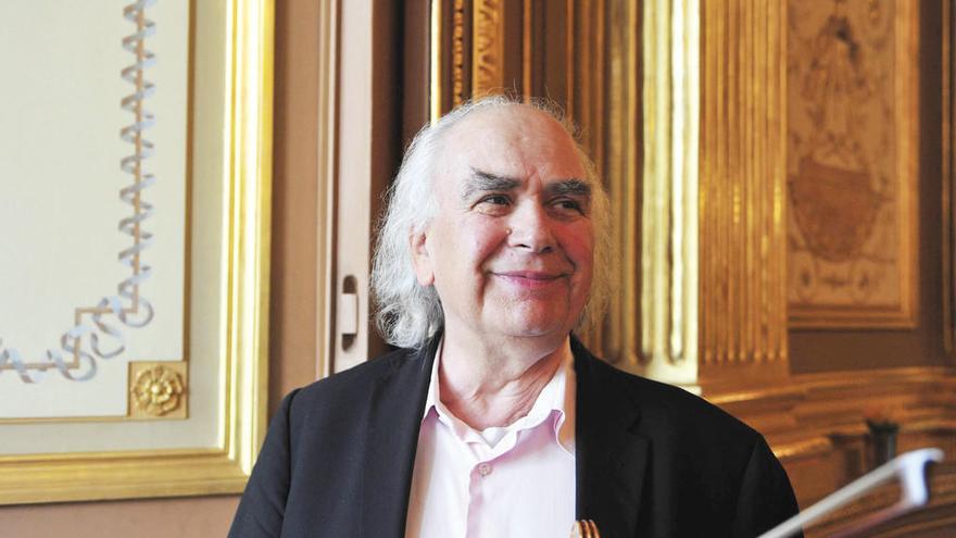 El violinista Tasso Adamopoulos tocará su viola de 1755 en Vigo y Santiago