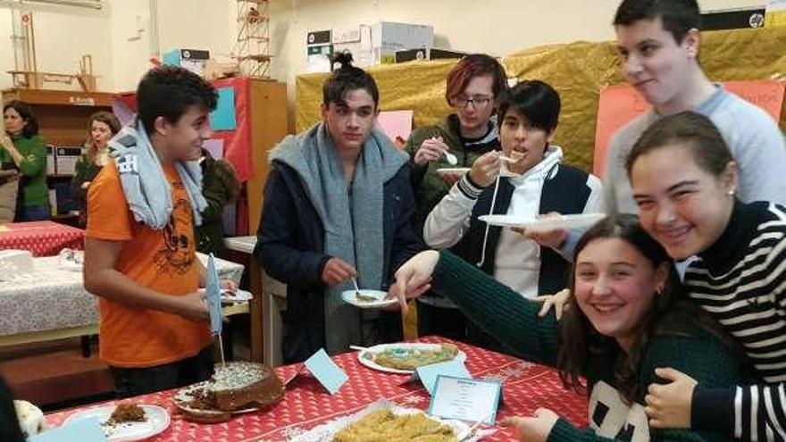 El Instituto Río Nora da inicio a las vacaciones con fiesta y tarta