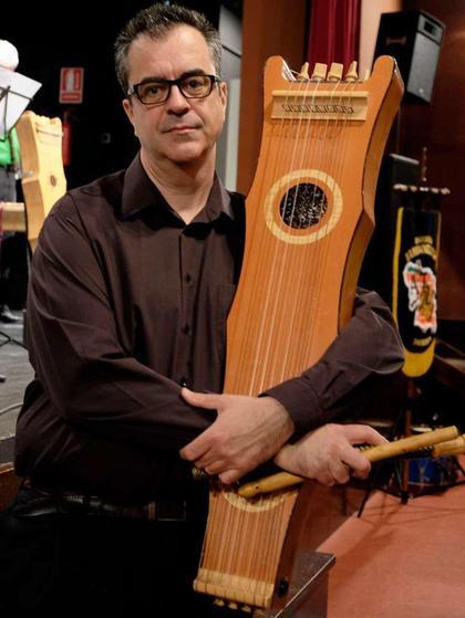 Tocar el salterio: aprendizaje y lecciones sobre el salterio de 9 y 15 ...