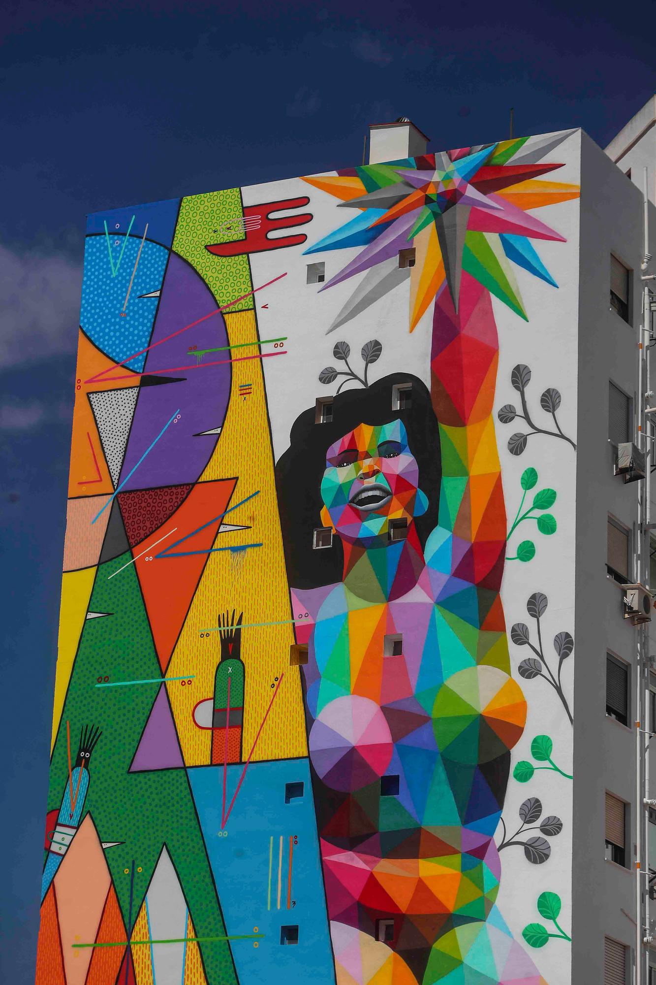 Okuda pinta su primer mural en València