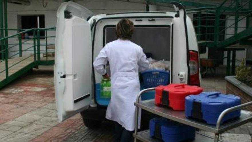 Habrá un nuevo vehículo para repartir la comida - La Crónica de Badajoz