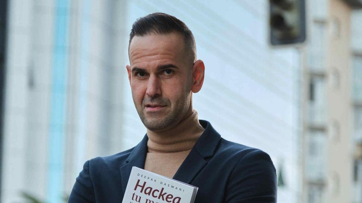 Deepak Daswani: "Alrededor de la felicidad hay muchos vendedores de humo"