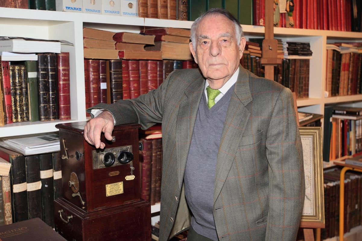 Fallece José Huguet, académico y coleccionista de artes y fotografía