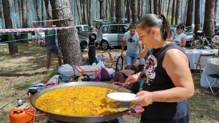 San Ramón se sienta a la mesa en A Illa