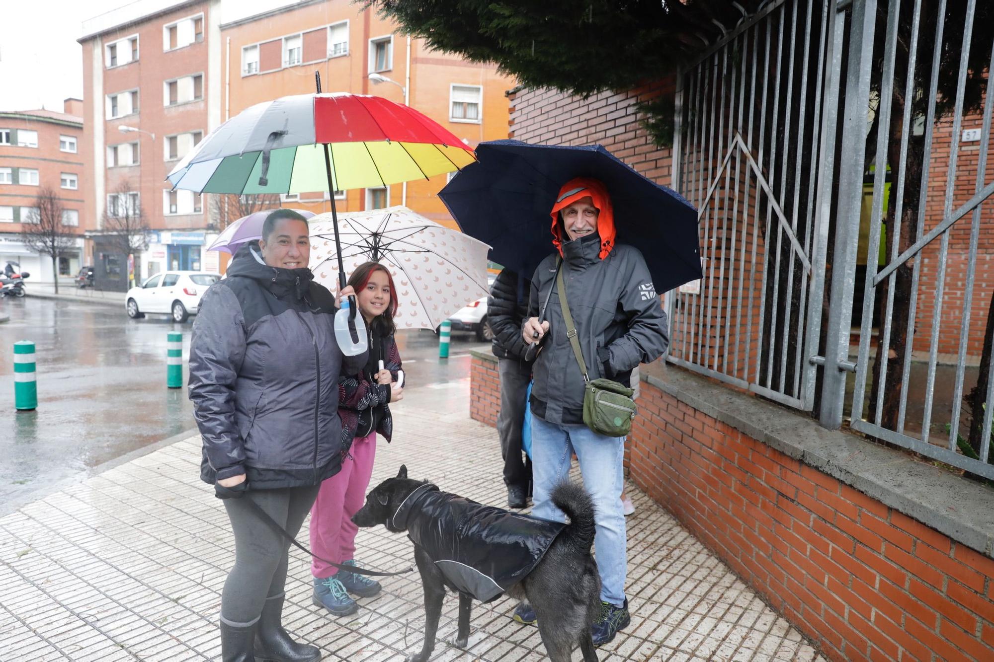 En imágenes: Expectación en la Escuelona y El Llano por la llegada del ...