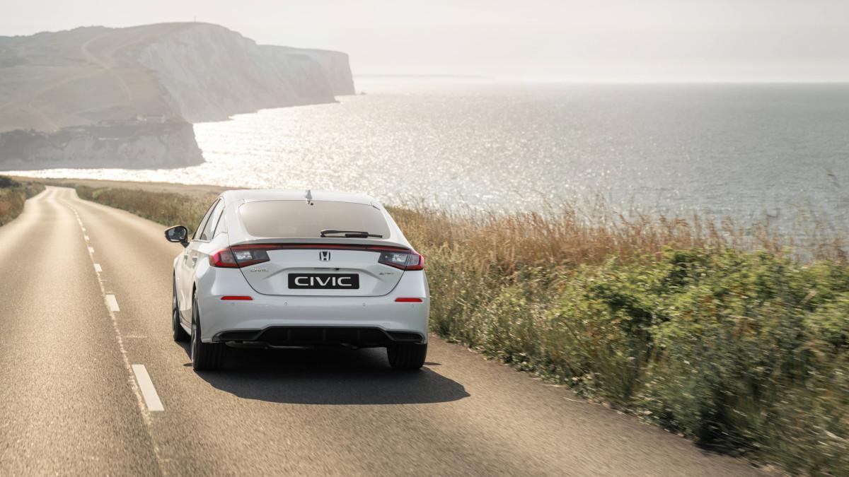 El Honda Civic e:HEV se actualiza por fuera y por dentro