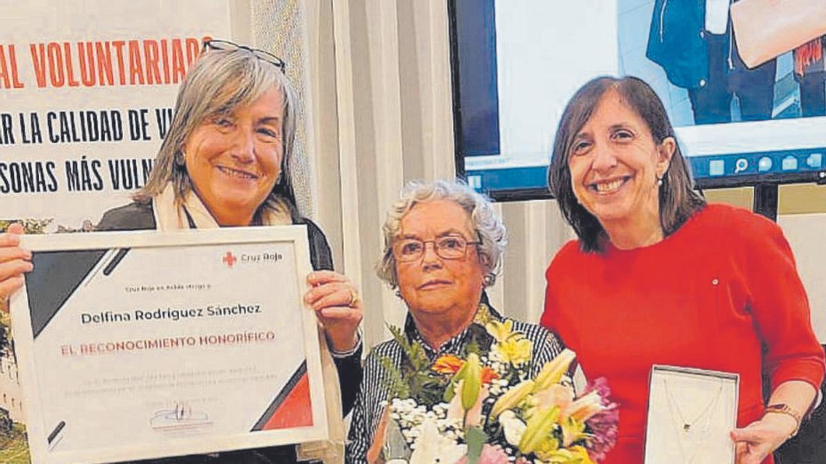 Cruz Roja premia a Delfina Rodríguez - La Nueva España