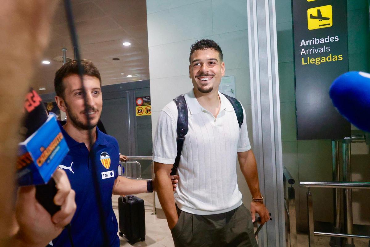 FICHAJES VALENCIA CF HOY VIERNES: Llega Ugrinic, renovaciones y el interés por un delantero