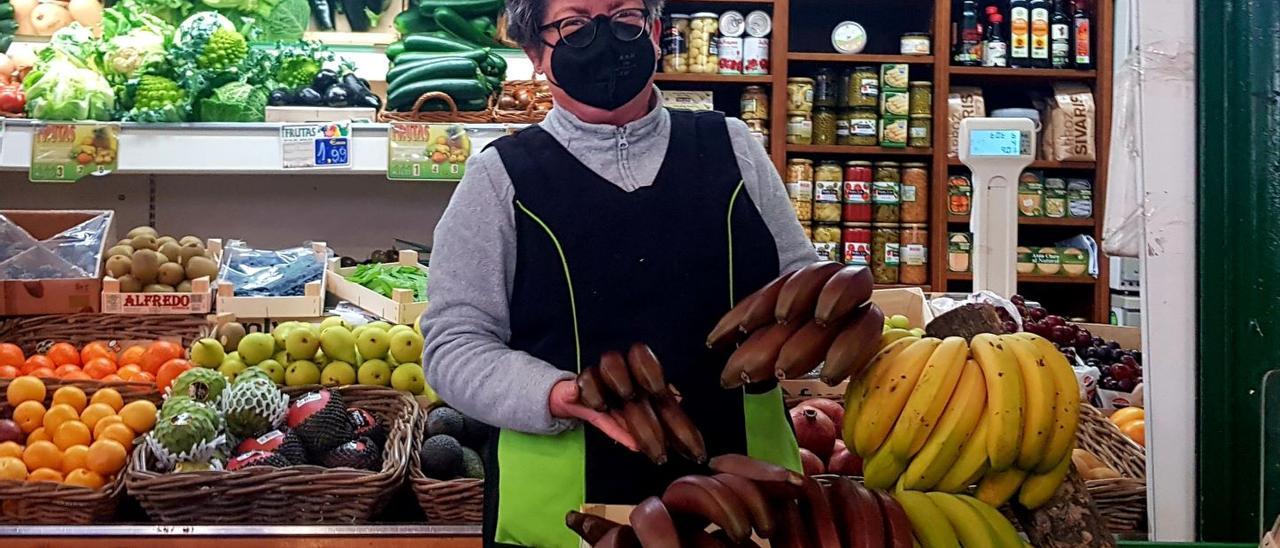 El plátano rojo triunfa en Villaviciosa