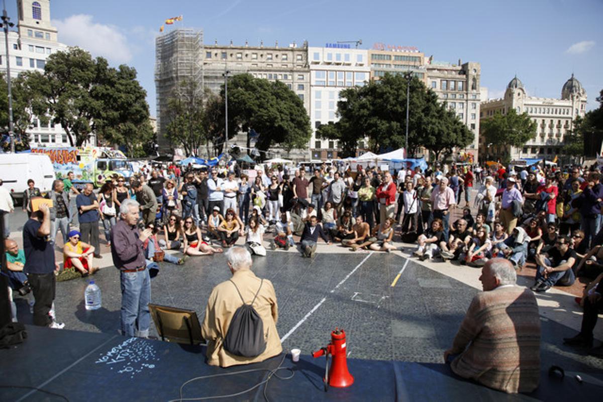 Los indignados aislan aún más a los grupos marginales de la plaza de ...