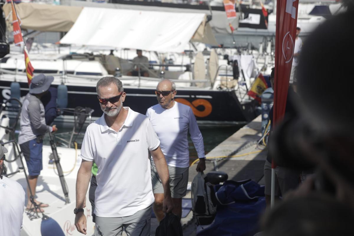 Felipe VI vuelve a embarcar en el Aifos: "Da gusto navegar, había ganas ...