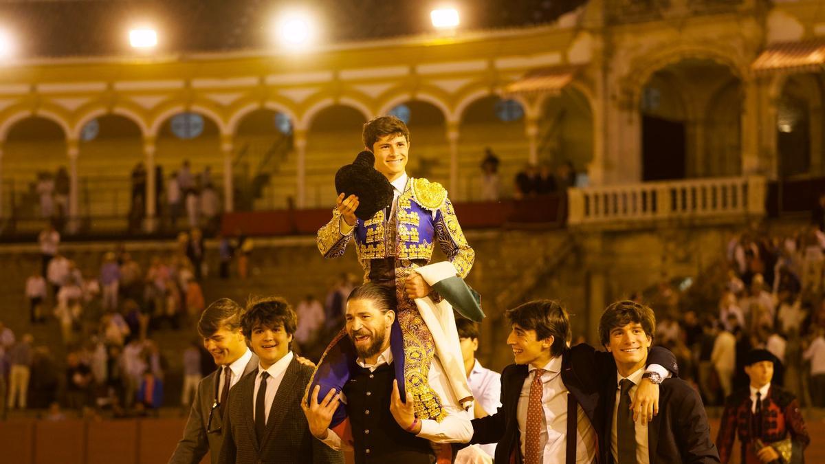 El aragonés Aarón Palacio sale a hombros en la Maestranza de Sevilla