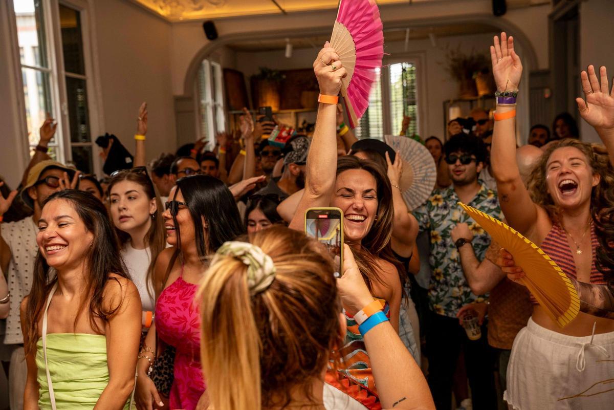 Así son las 'coffee raves', las fiestas matutinas de moda en Barcelona ...