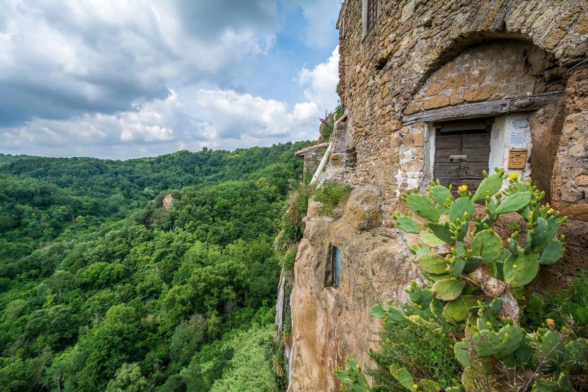 Calcata, el hermoso pueblo italiano al que salvaron los 'hippies' - Viajar