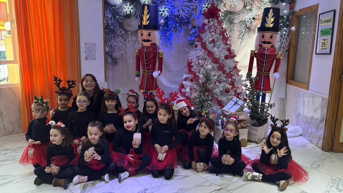Las alumnas de Sandra Iglesias bailan en la residencia "Ciudad de Toro ...