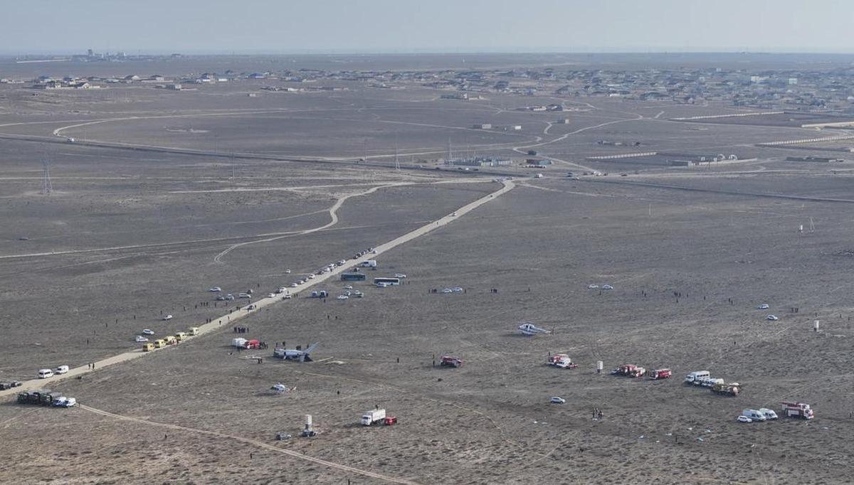 Un avión con 67 personas a bordo se estrella en Kazajistán