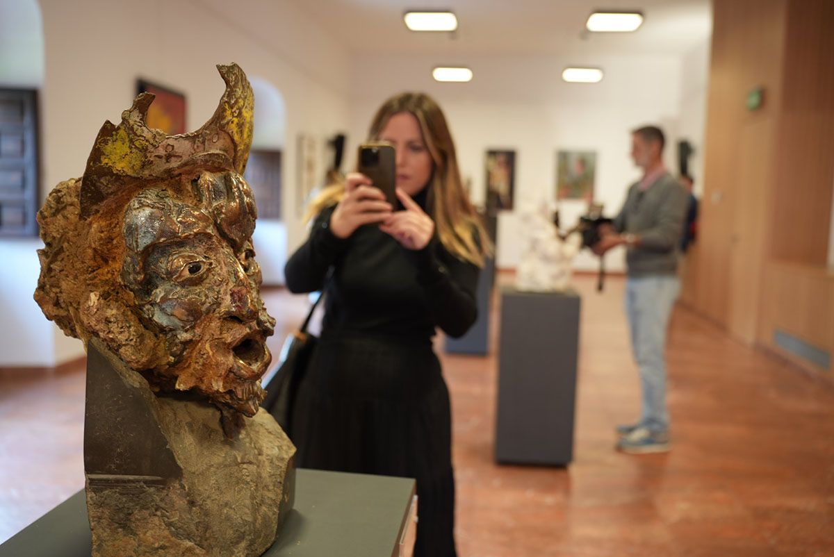 Un centenar de obras de Aurelio Teno salen a exhibición y venta en el ...