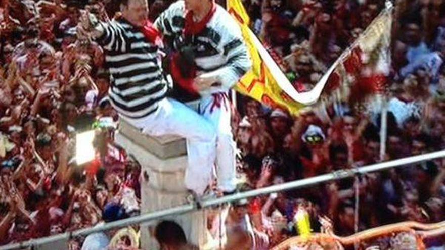 El Torico y su pañuelo visten Teruel de alegría