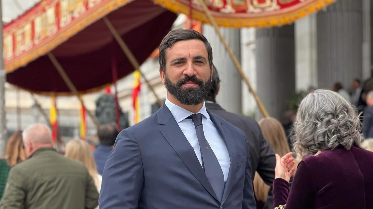 Coco Robatto, diputado de Vox, engaña a su pareja con otra mujer ...