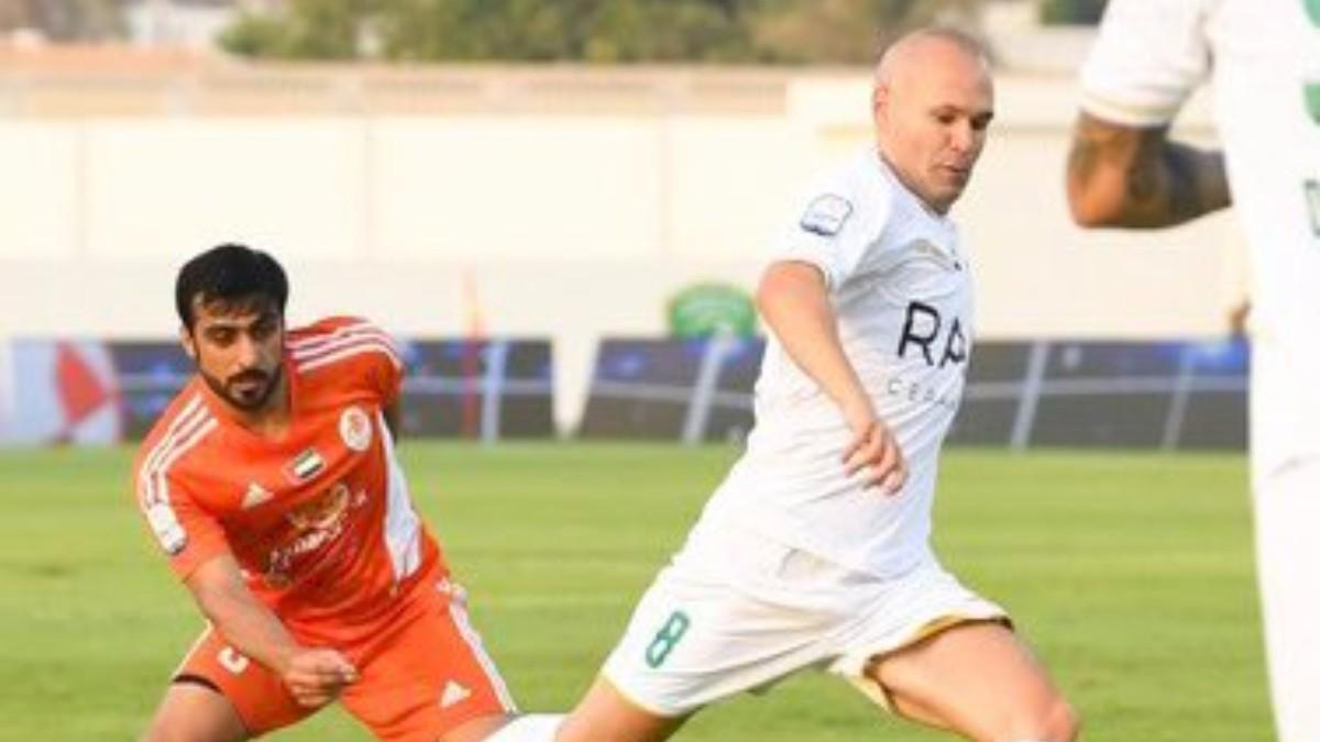 Iniesta se estrena como golear en el Emirates Club