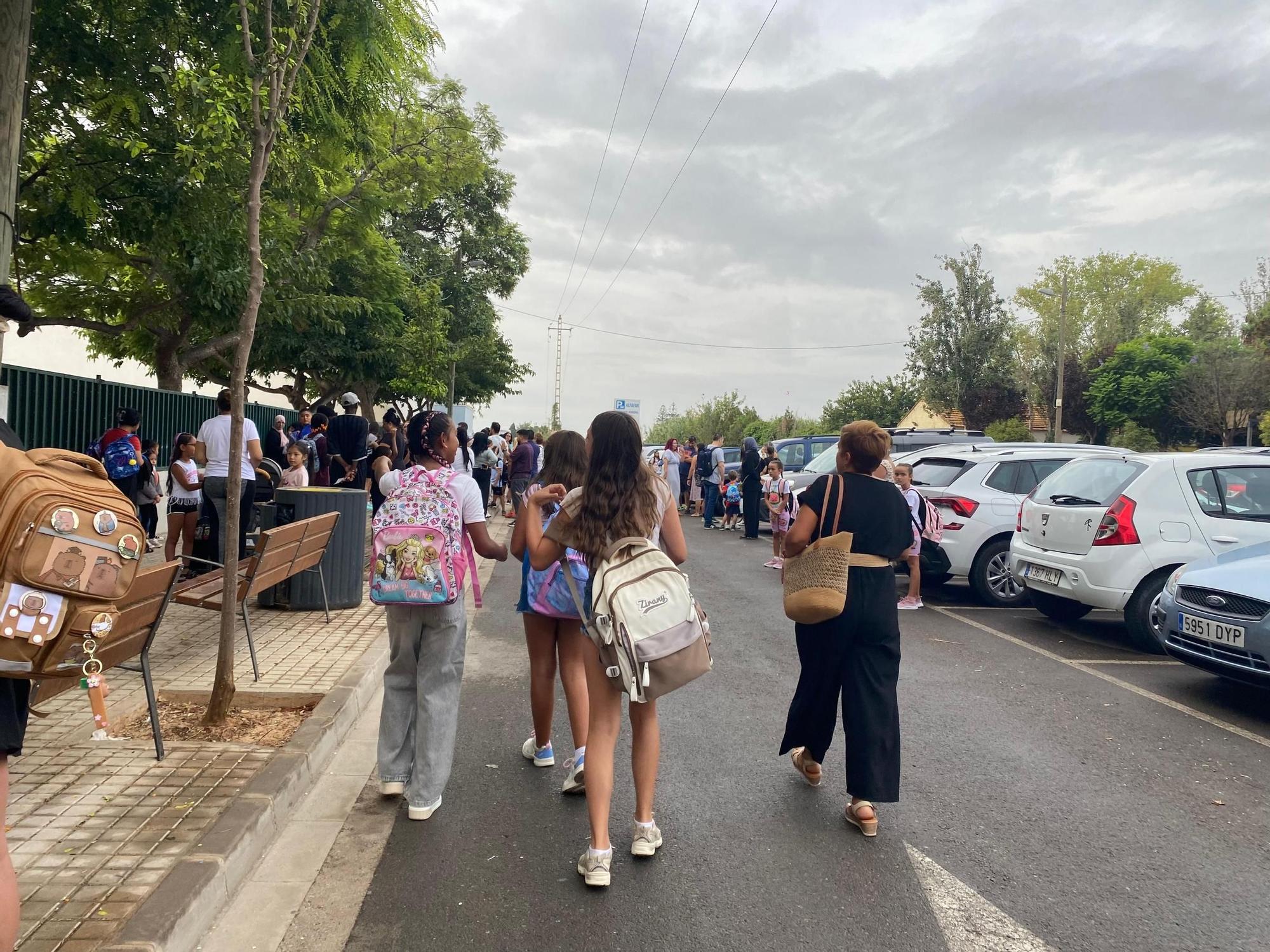 La vuelta al cole en el CEIP La Fila de Alfafar, en imágenes