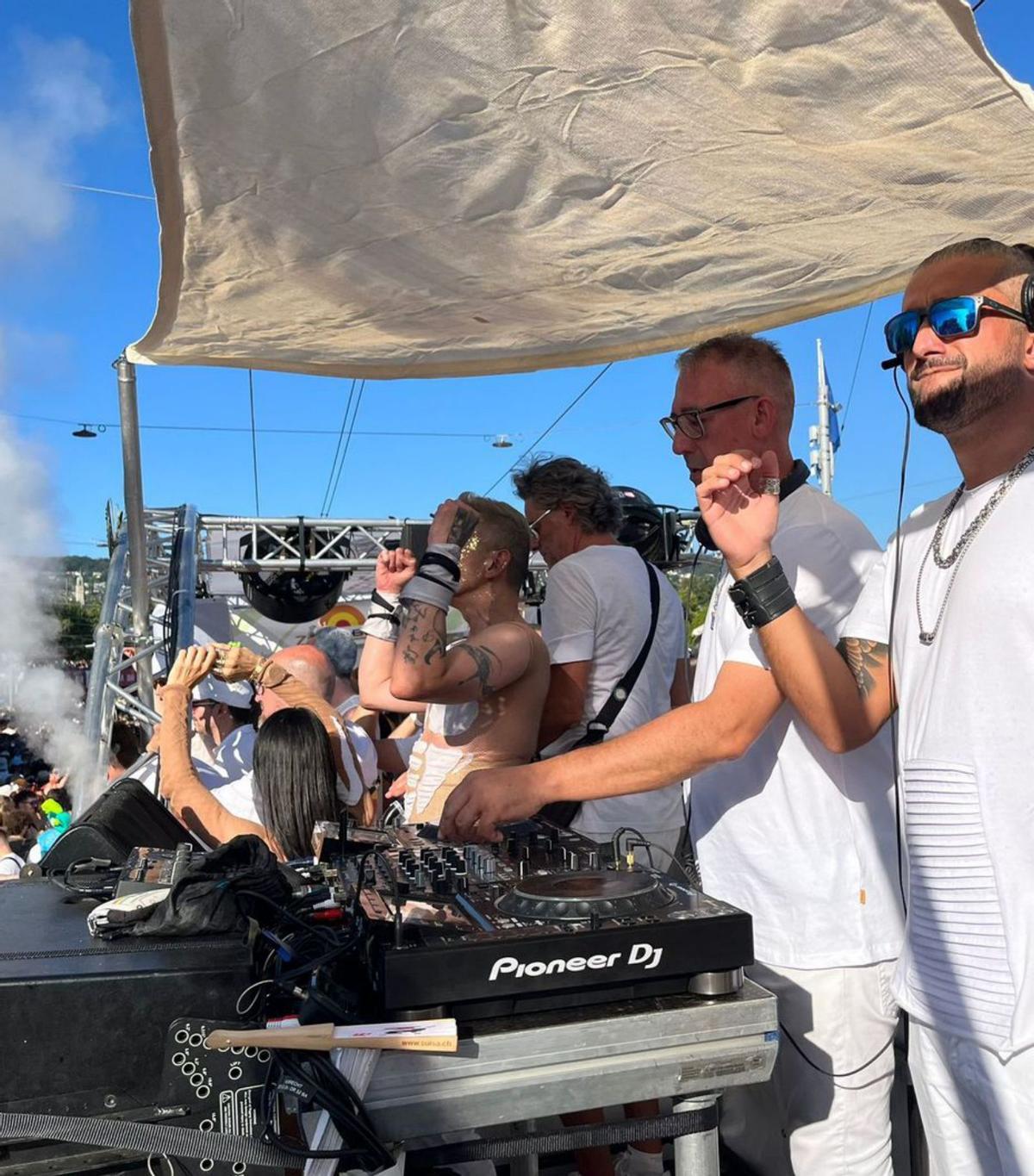 La música de Pure Ibiza Radio repite en el Street Parade Zurich
