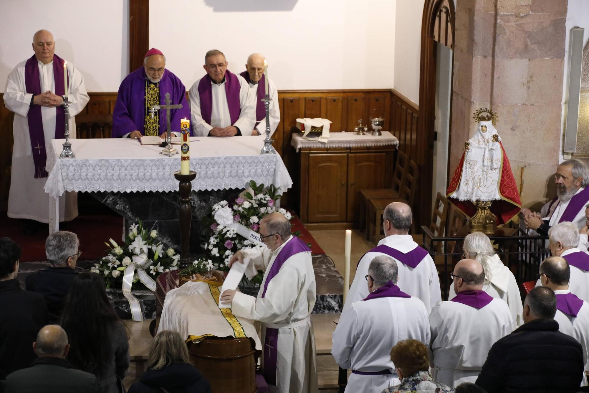 El multitudinario funeral por el párroco José Manuel Alonso, en imágenes