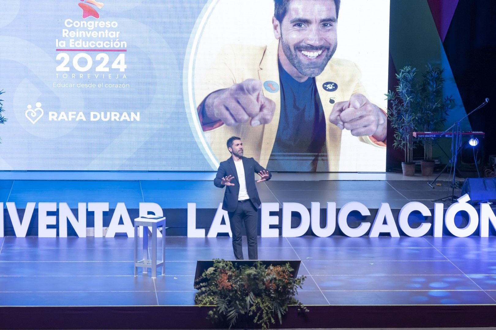 Aquí las mejores imágenes del 3º Congreso "Reinventar la Educación" en Torrevieja