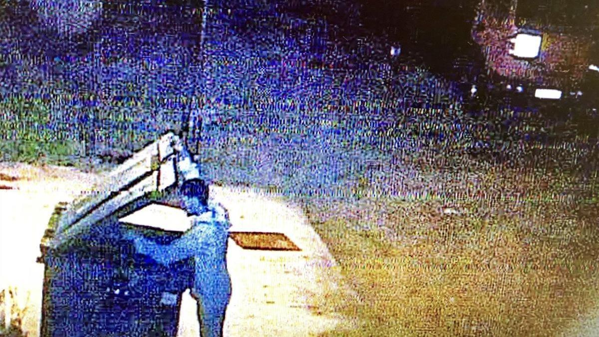 El terrorista Younes rebuscó en contenedores durante su huida del 17-A