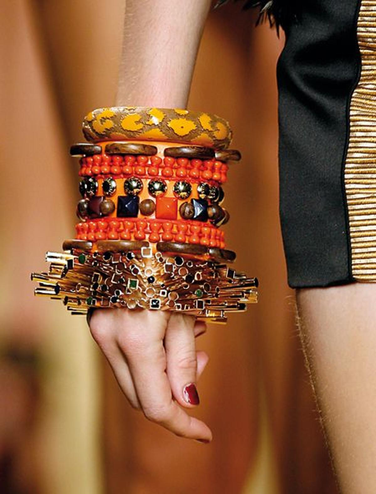 Joyas. Grandes tentaciones. Maxi brazaletes - Woman