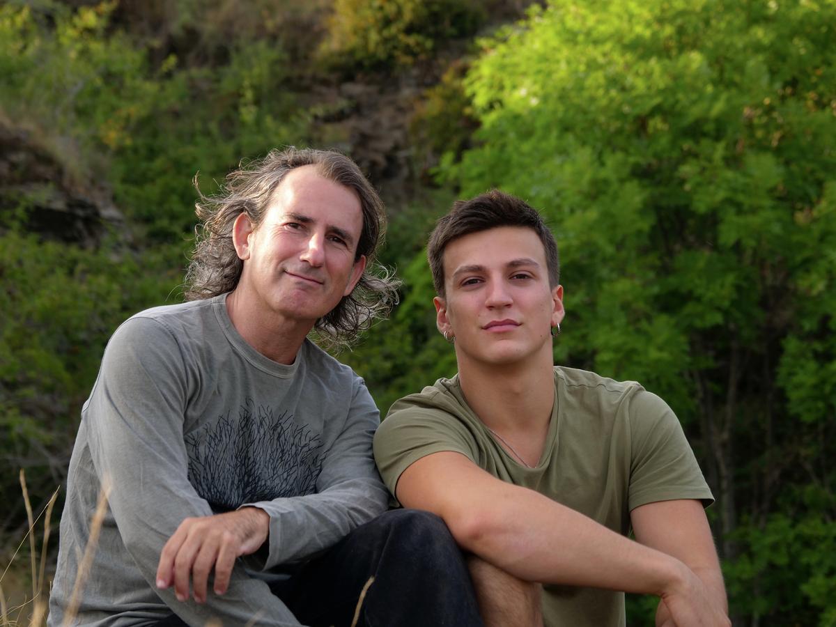 'Panteras'. El viaje de Andoni Canela entre felinos