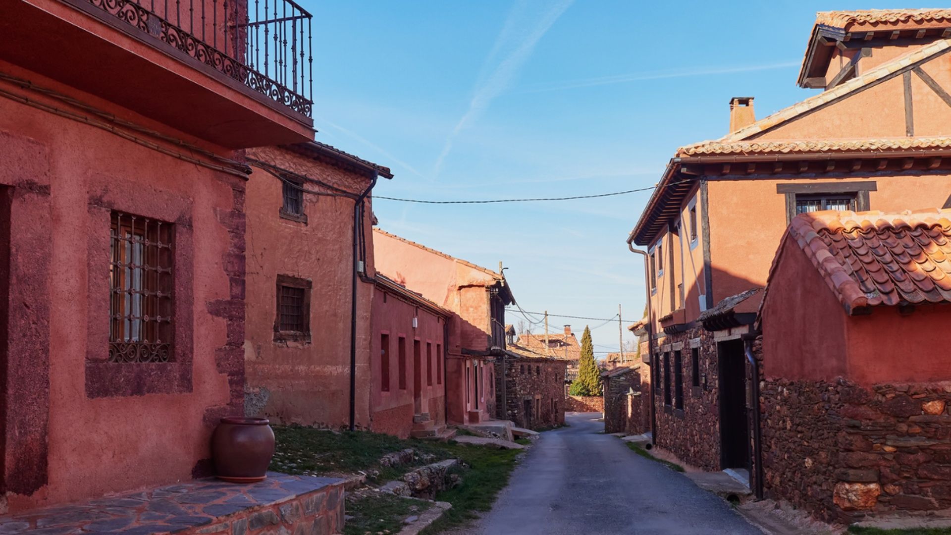 PUEBLO ROJO SEGOVIA | Si quieres desconectar del bullicio de la ciudad ...