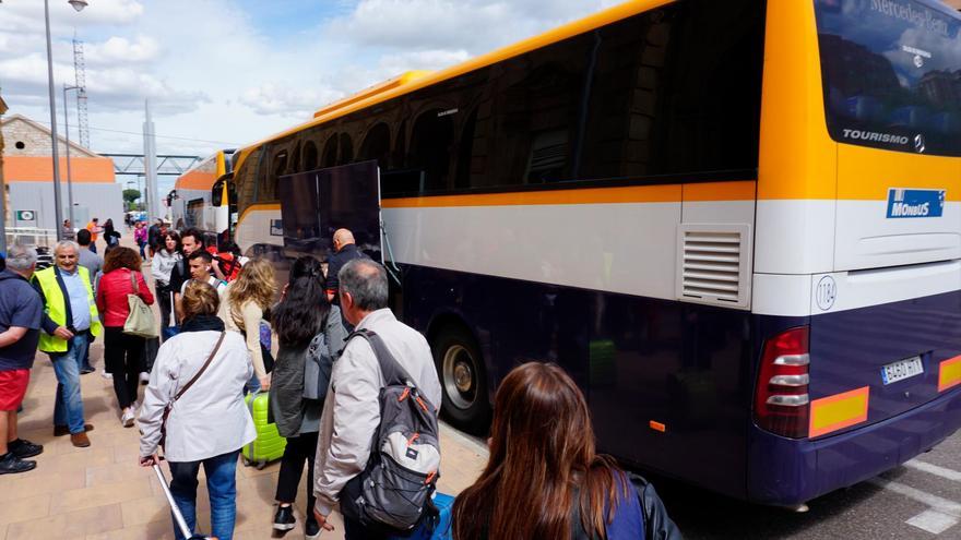 Monbús hace frente al tren rebajando hasta el 95 % los billetes en el ...