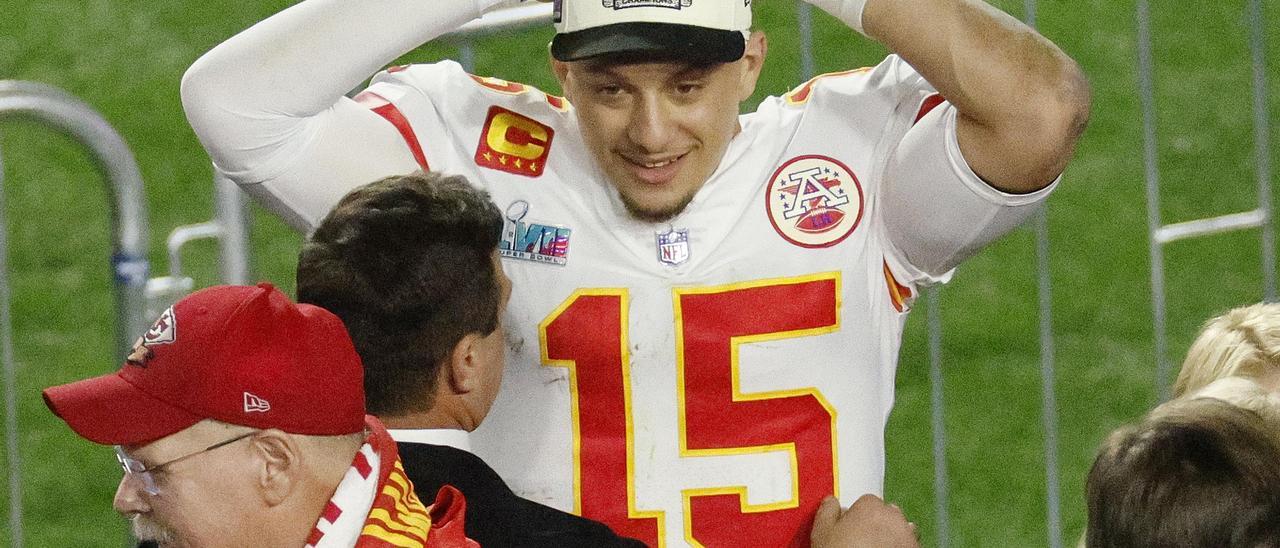 Patrick Mahomes, mariscal de campo y deportista-orquesta | Limón ...