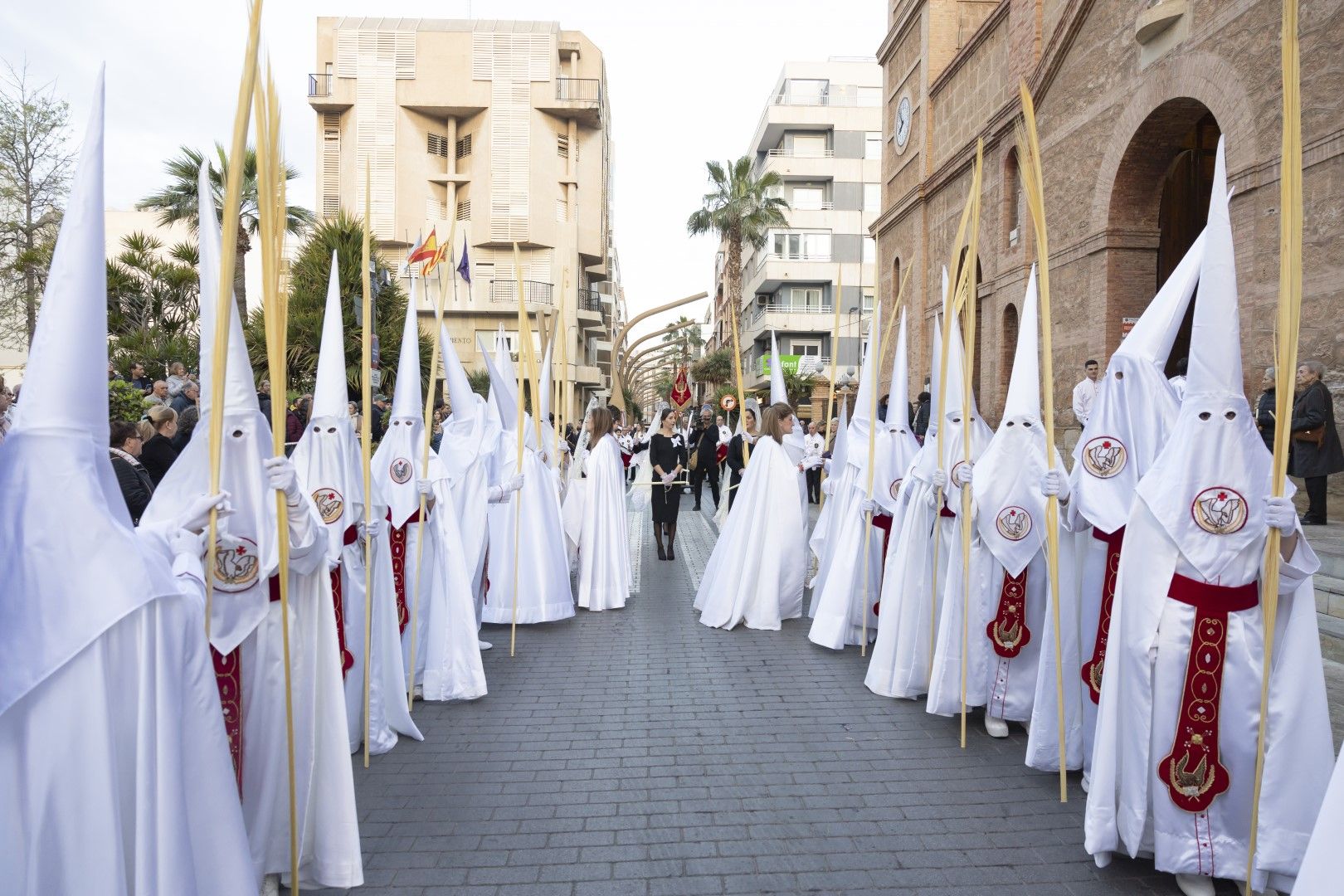 Emotivo Encuentro del Domingo de Resurrección en Torrevieja
