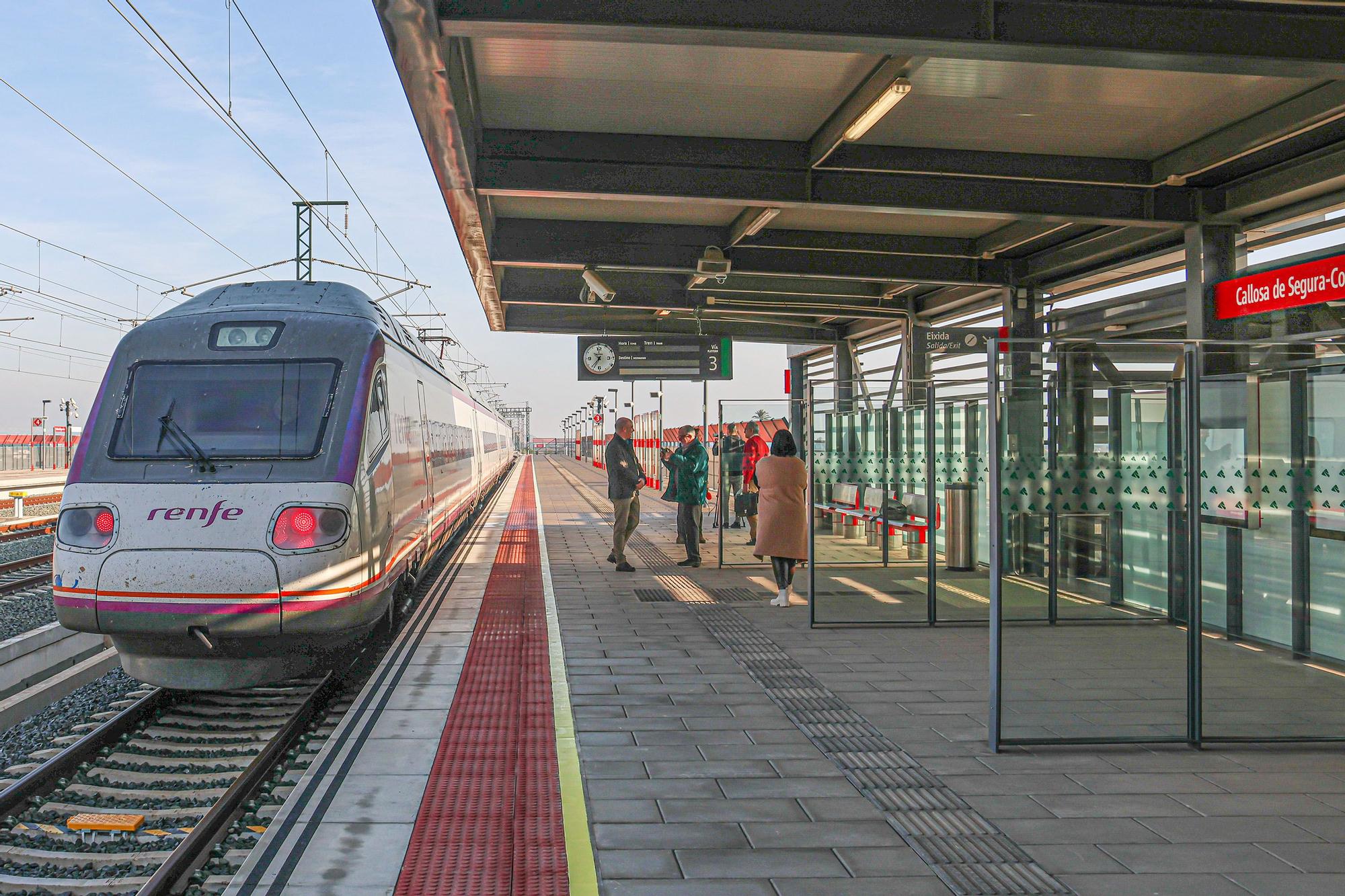 Los primeros trenes Avant llegan a la estación Callosa-Cox al cabo de ...