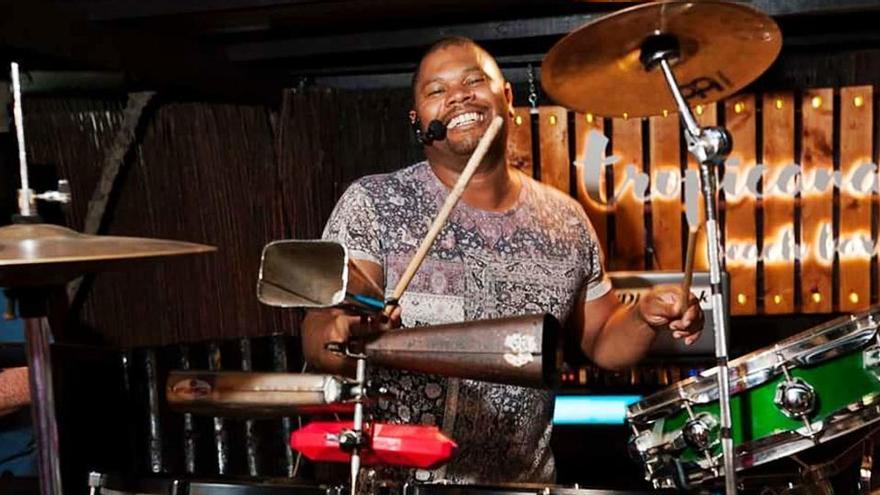 La percusión con alma cubana de Eribertho Cruz