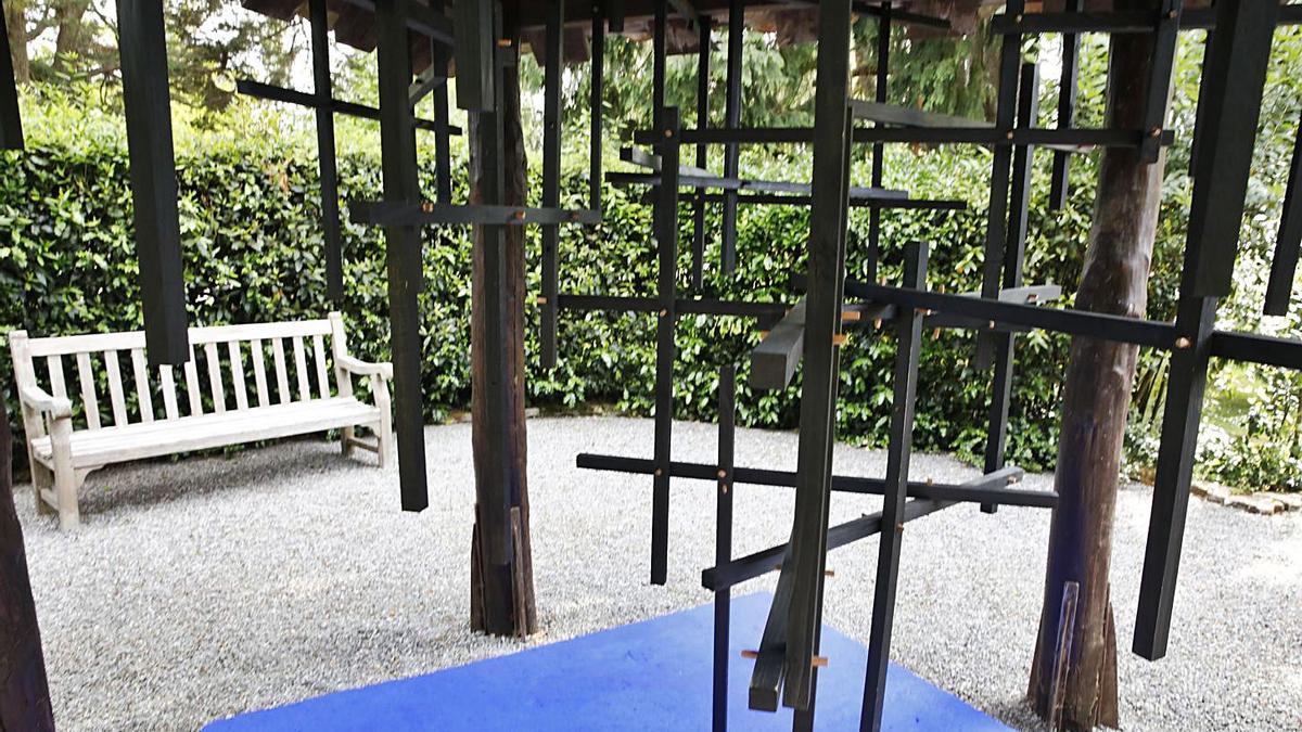 Pablo Maojo finaliza la instalación de la obra “Contra el tránsito ...