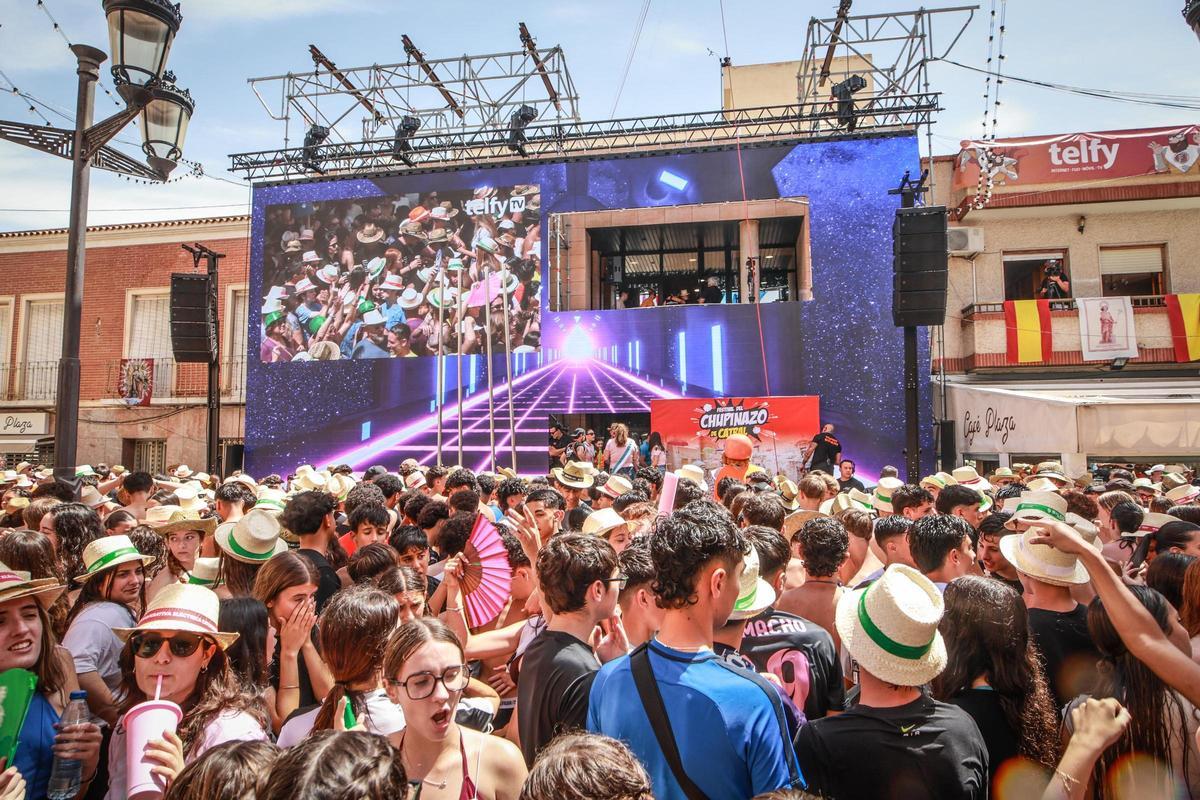 Así ha sido el chupinazo de las fiestas de Catral 2026 : el pionero que ...