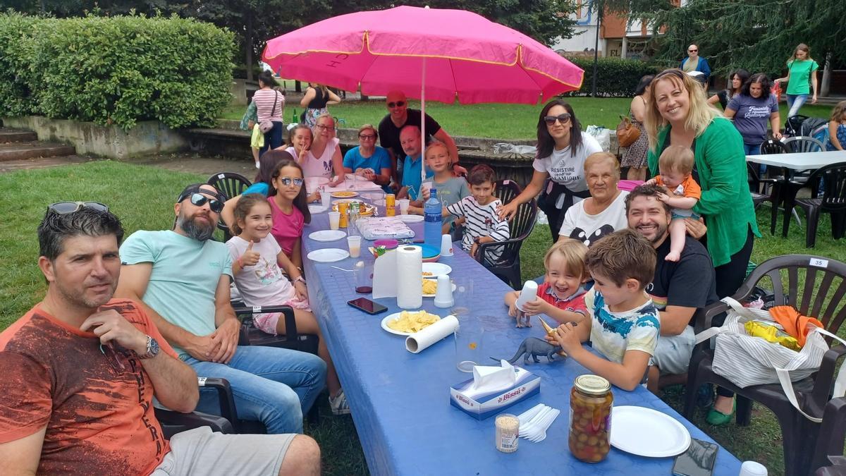 Lugones come en familia "numerosa": "Hay que aprovechar la oportunidad ...
