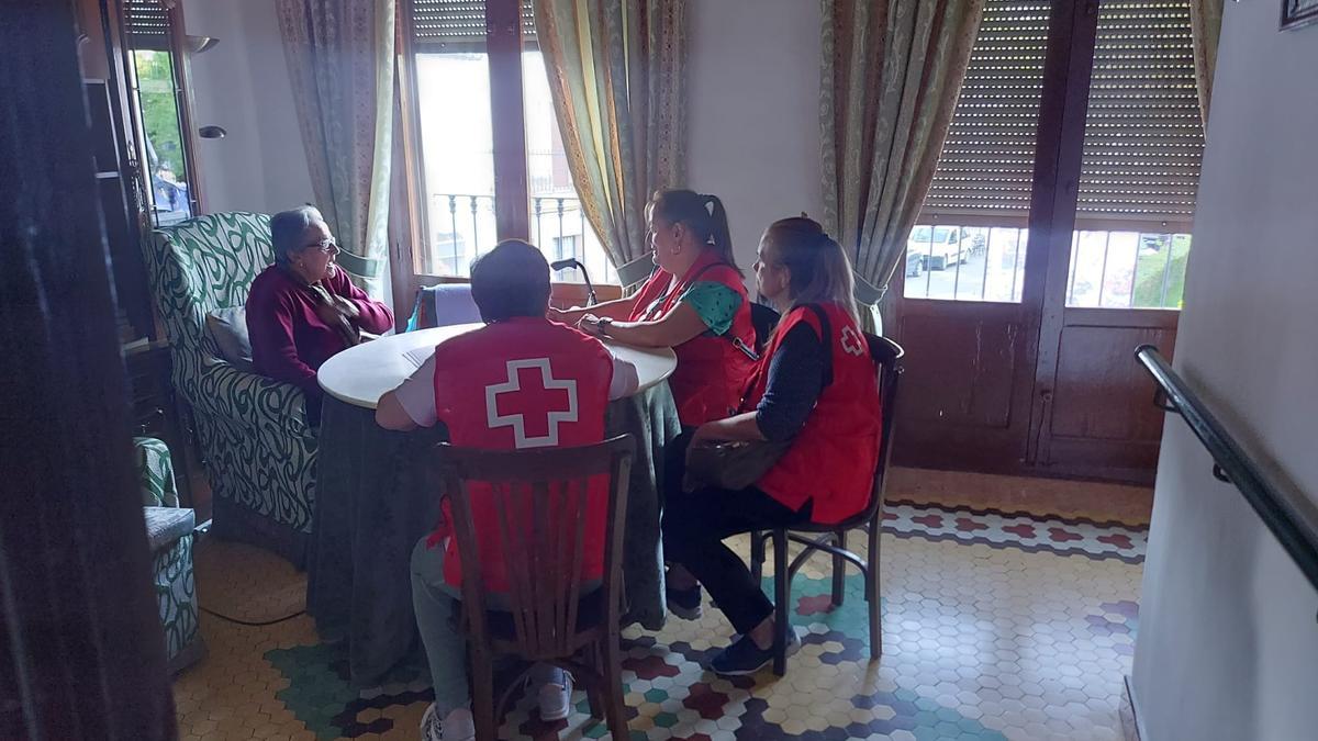 Casi la mitad de las personas que viven solas en Extremadura tienen más ...