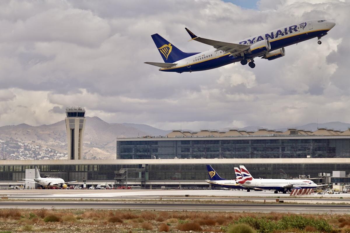 El aeropuerto de Málaga operará este fin de semana 1.285 vuelos, el 63% ...