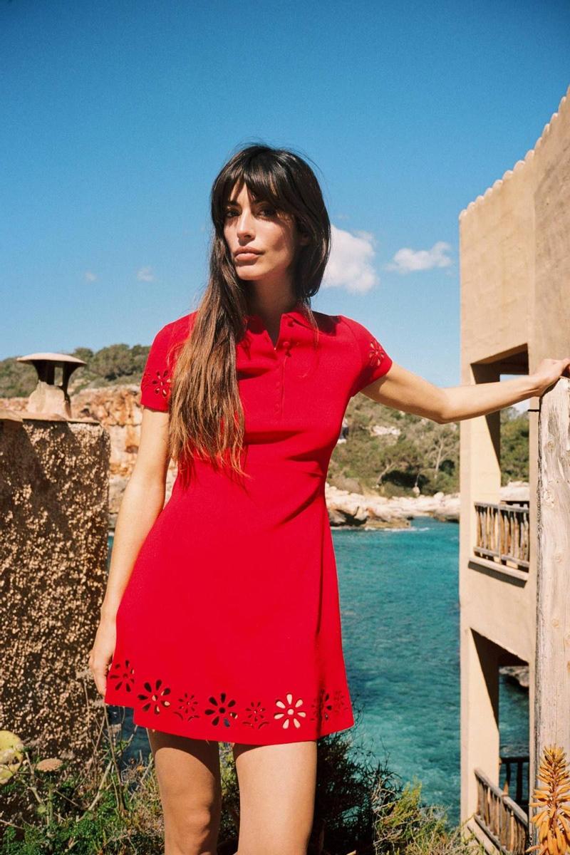 Busty muscle arrived at a pleasant hotel, and booking was