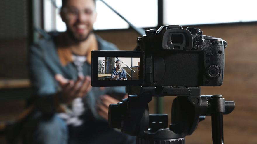 Competència augmenta la vigilància sobre els vídeos d’‘influencers’