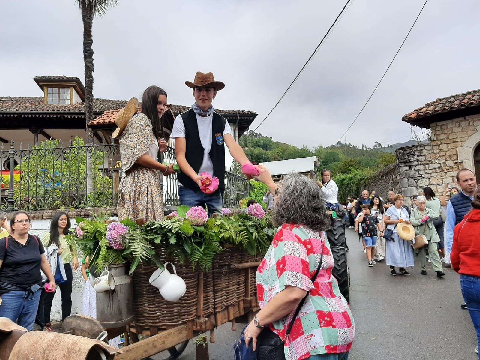 Benia de Onís se va la hierba: todas las imágenes de la Fiesta del ...